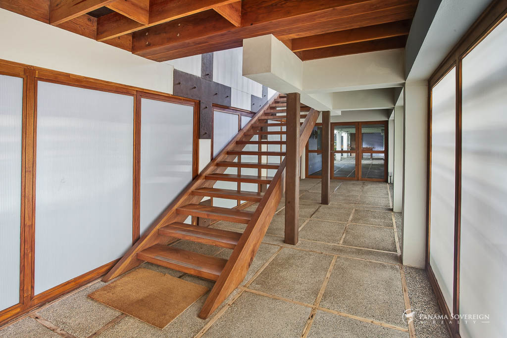 Casa con piscina en la selva tropical de Panamá | Panama Sovereign Realty