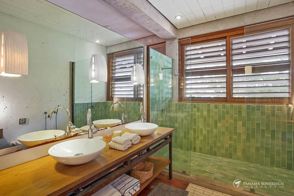 Casa con piscina en la selva tropical de Panamá | Panama Sovereign Realty