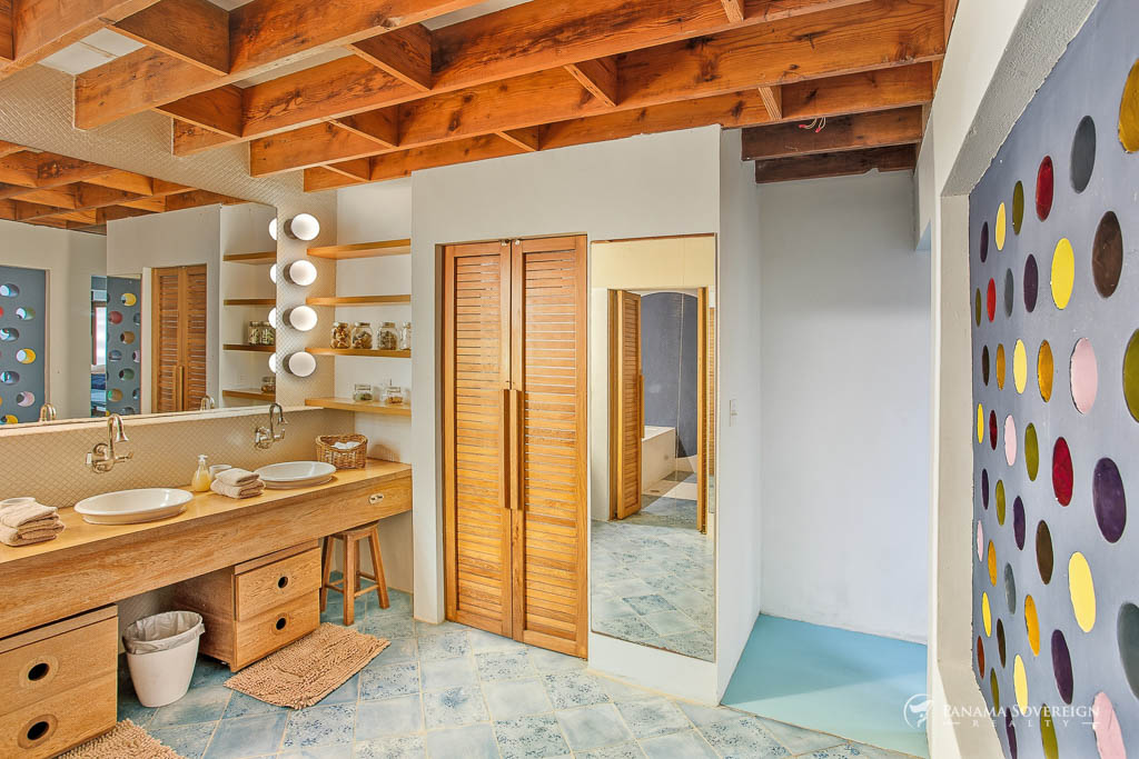 Casa con piscina en la selva tropical de Panamá | Panama Sovereign Realty