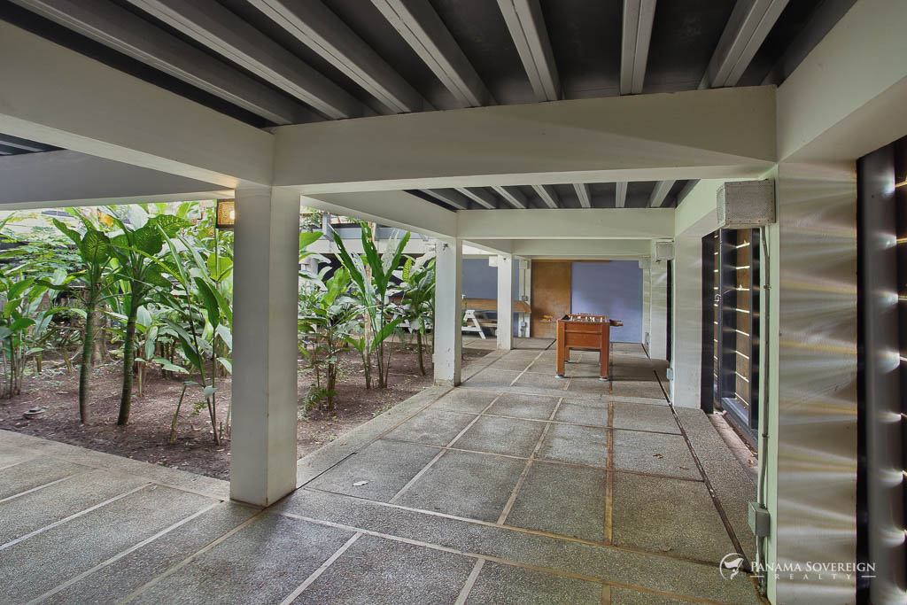 Casa con piscina en la selva tropical de Panamá | Panama Sovereign Realty