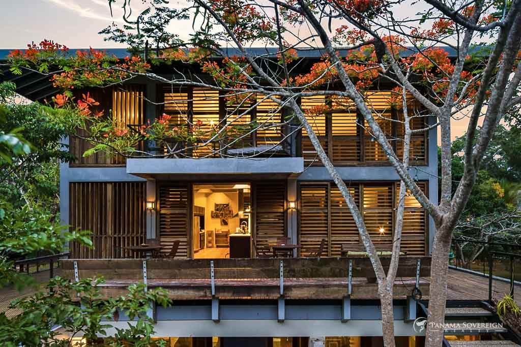 Casa con piscina en la selva tropical de Panamá | Panama Sovereign Realty