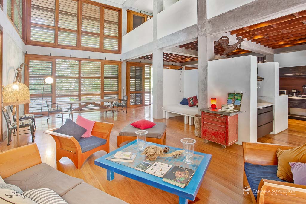 Casa con piscina en la selva tropical de Panamá | Panama Sovereign Realty
